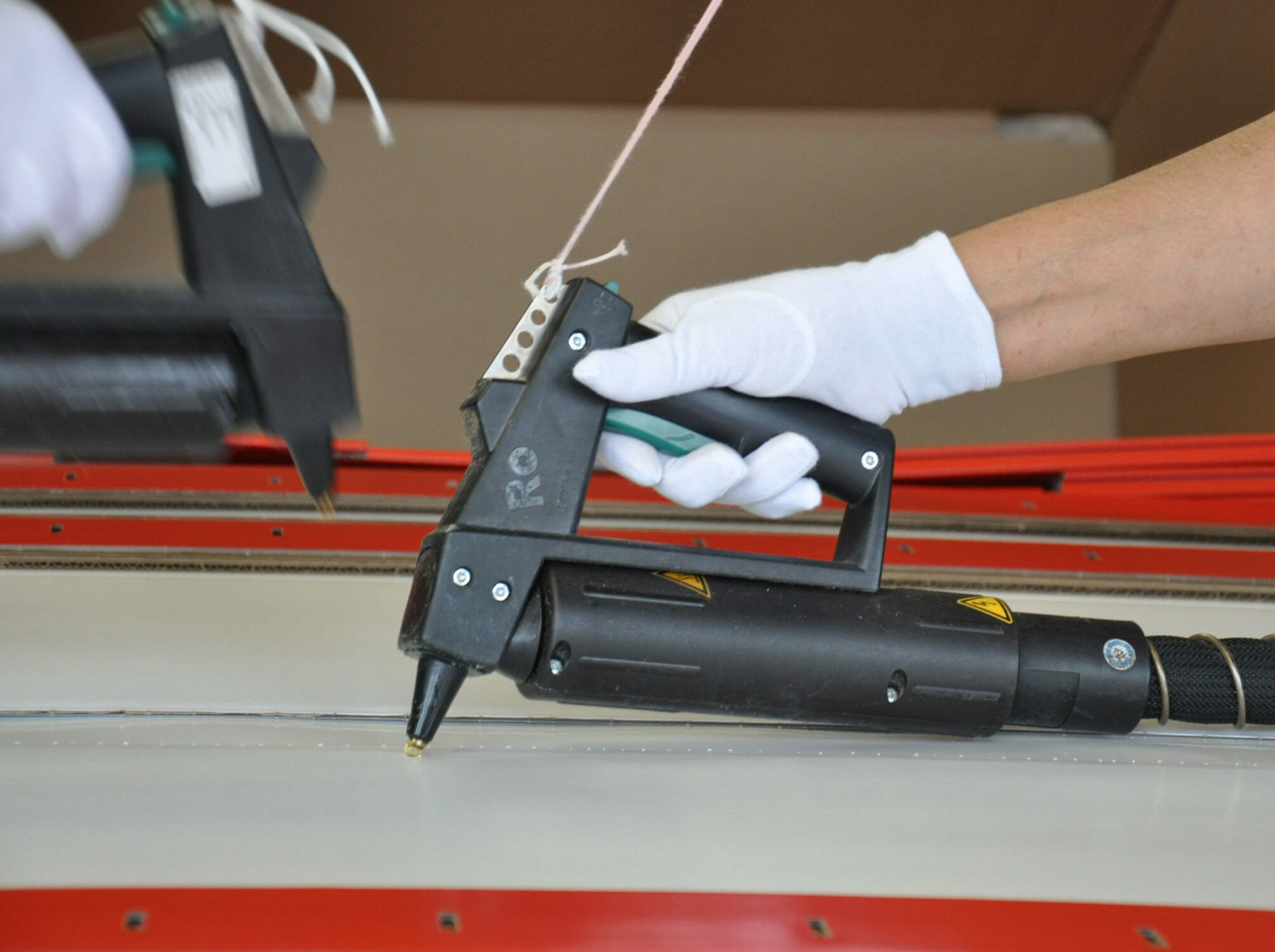 Robatech - 40 Jahre Erfahrung im Klebstoffauftrag, die verbindet ...