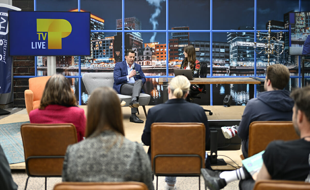 Tightly Packed TV-Studio - packaging journal