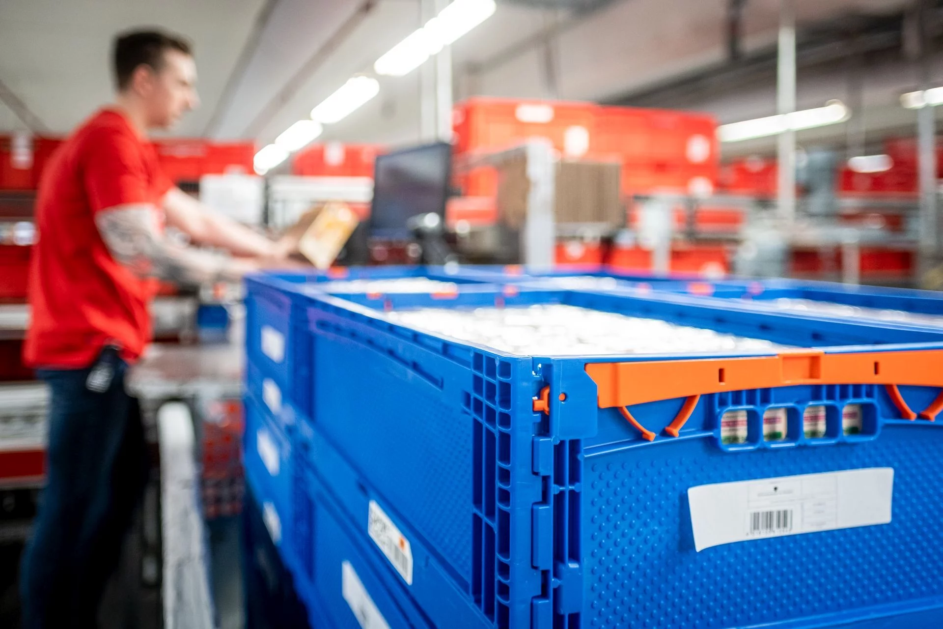 GS1_SMART-Box_Fliessband_Zoom - packaging journal