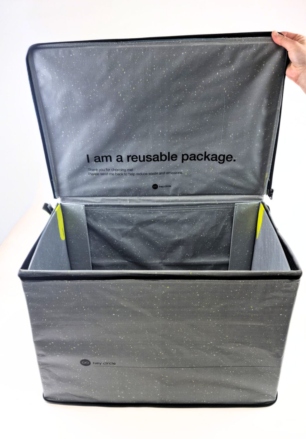 Foldable XXL reusable box saves costs in parcel shipping - packaging ...
